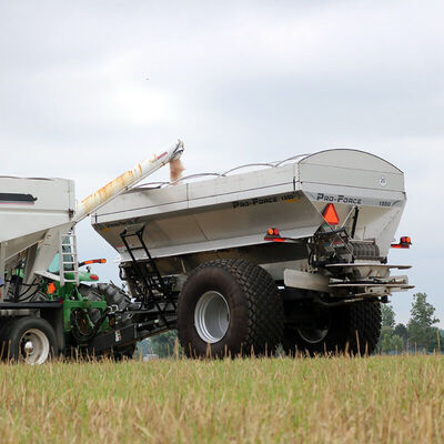 Pro-Force Dry Fertilizer Spreader - Unverferth Farm Equipment