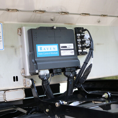 Pro-Force Dry Fertilizer Spreader - Unverferth Farm Equipment