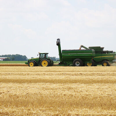 20-series Dual-Auger Grain Carts - Unverferth Farm Equipment