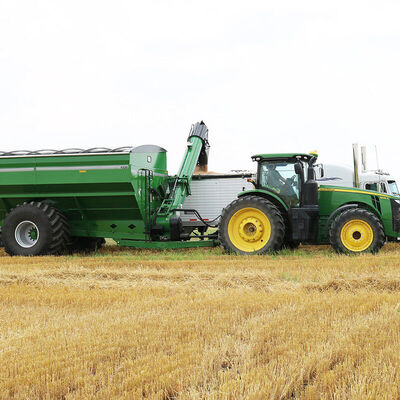 20-series Dual-Auger Grain Carts - Unverferth Farm Equipment