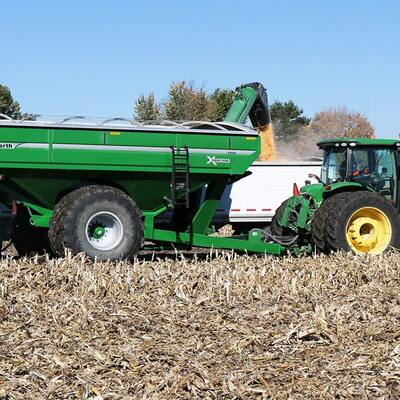 X-TREME Single-Auger Grain Carts - Unverferth Farm Equipment